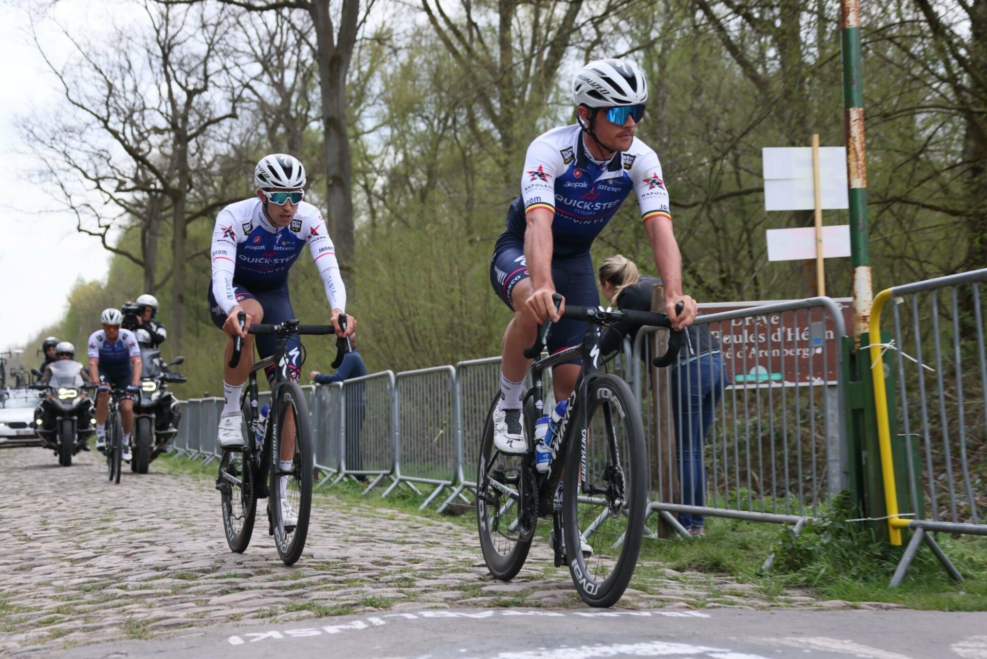 El duro entrenamiento del Quick Step de cara a París Roubaix - Ciclismo ...