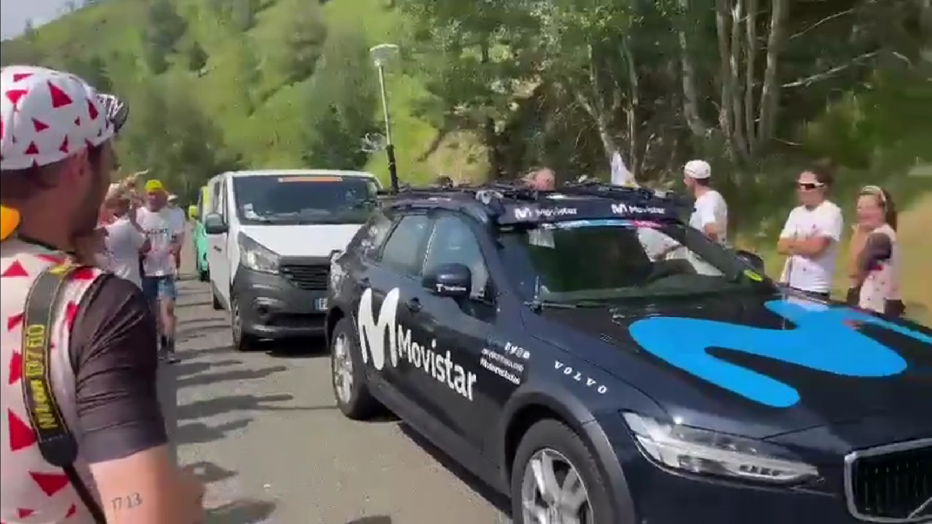 VIDEO "A segunda", aficionados cantan esto a carro del Movistar en el ...